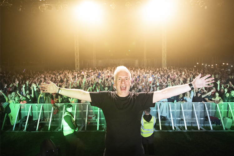 RADIO ONE STAR CHRIS MOYLES BRINGS HIS 90’S HANGOVER TO CARDIFF - It's ...